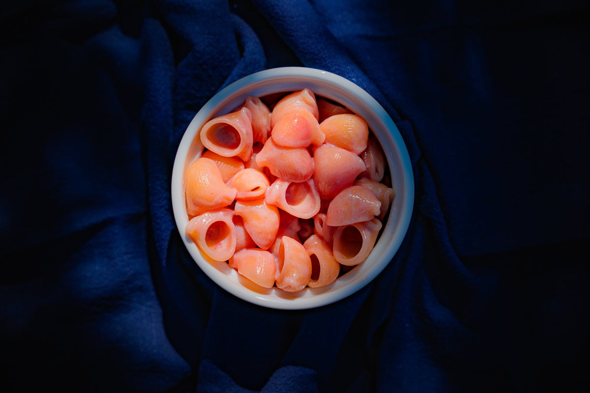 Pink Mac and Cheese for a Super Cute Valentine's Day Meal